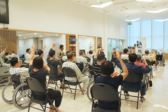 고도일병원 뇌신경재활클리닉, 뇌졸중 환자 위한 줌바골드체어 프로그램