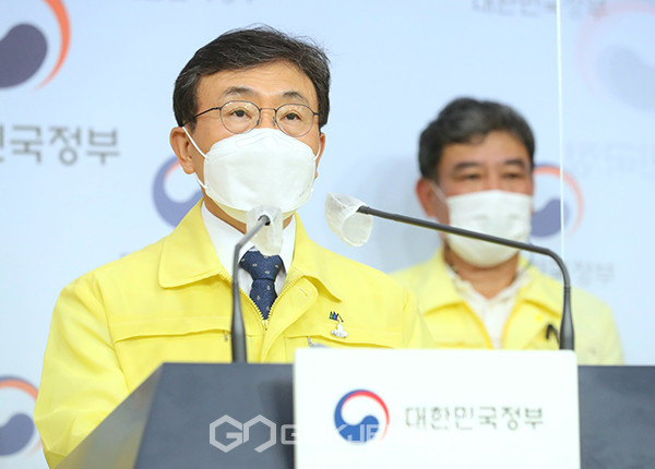 정부 "코로나 4차 유행 전국화, 생업 어렵지만 어쩔 수 없다"