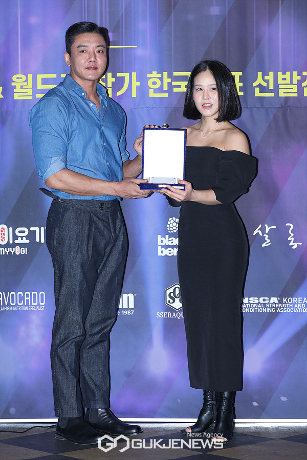 [GJ포토] 윤소영, 'WBFF KOREA 프로 카드 명패 수여