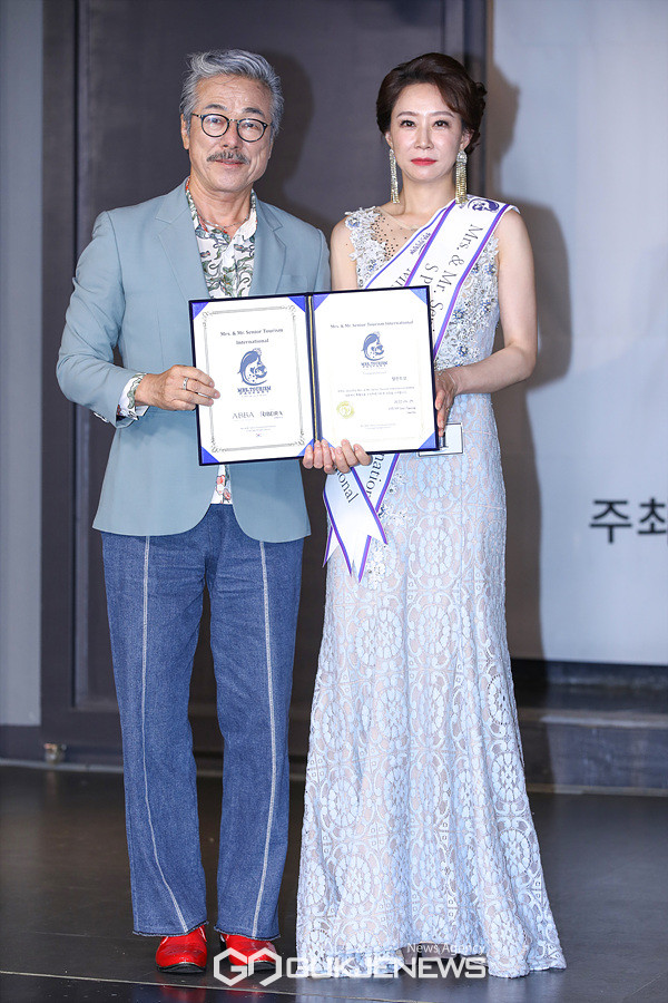 [GJ포토] 박미연, '미시즈·미스터·시니어 투어리즘 탤런트상 수상'