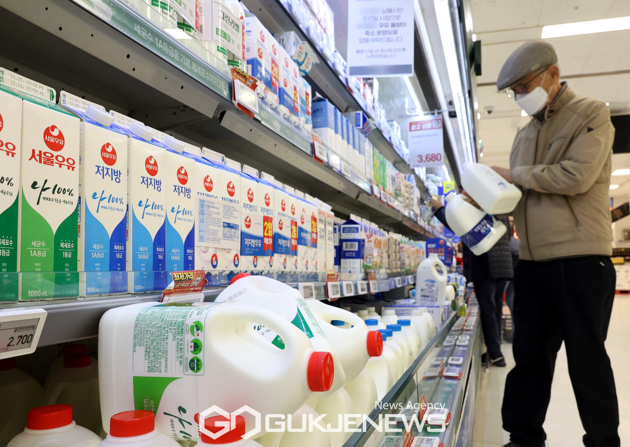 '밀크스테이션' 눈앞... 우유값 줄인상 서울우유 6%·매일유업 9.6%↑