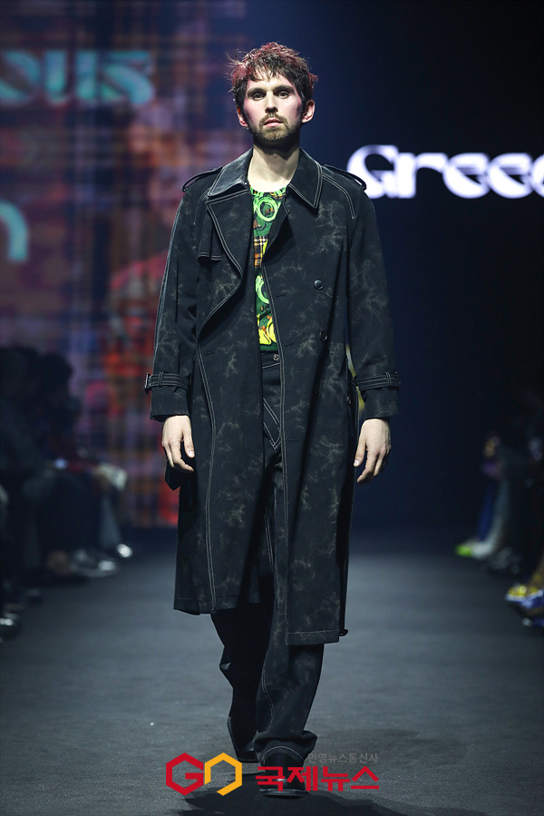 [GJ포토] 서울패션위크 그리디어스(GREEDILOUS) 패션쇼 런웨이 선보이는 모델 Tyler Grosso