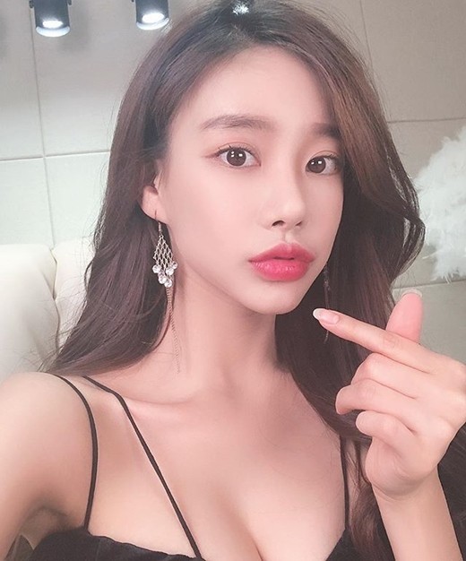 '월 별풍 수익만 7억?' BJ 김시원 아프리카TV 인기 싹쓸이