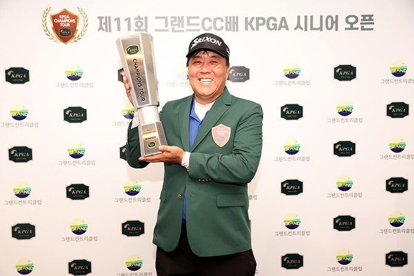 이규윤, '제11회 그랜드CC배 KPGA 시니어 오픈'서 프로 데뷔 28년만에 우승