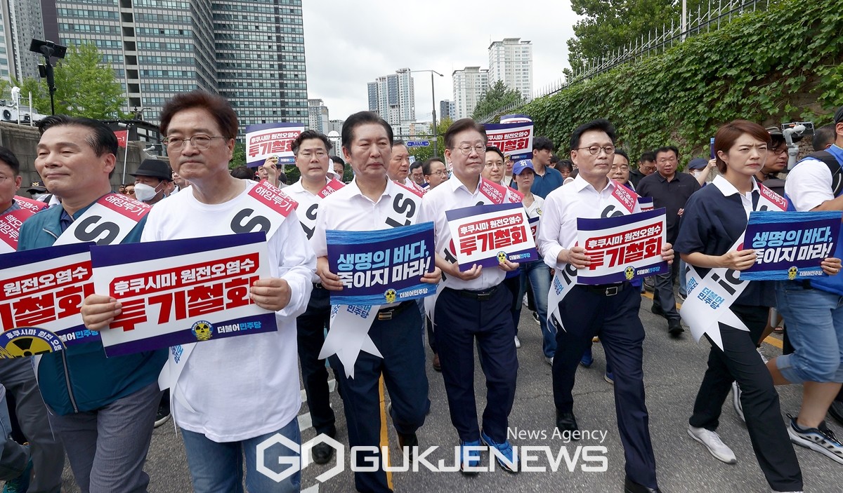 당 지도부와 대통령실로 행진하는 이재명 대표