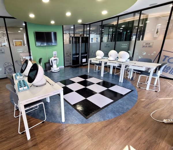 서초구, WHO고령친화도시 재인증...어르신 존중받는 도시 조성에 박차