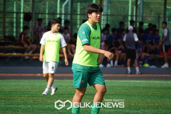 몸푸는 조안KJFC 선수들