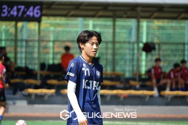 몸푸는 조안KJFC 선수들