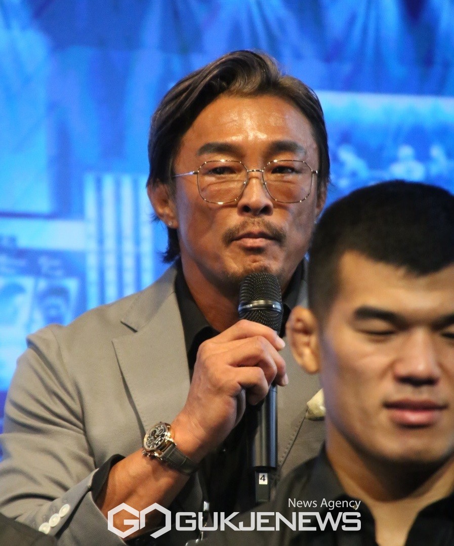 [AFC 29 격투 대회 미디어데이 출정식] 근엄한 표정의 추성훈