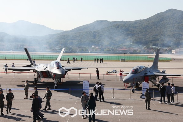 [ADEX 2023 개막] 'KF-21 FA-50'