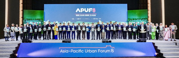 아·태 도시포럼(APUF-8) 수원서 개막...이재준 시장 "'1분 도시'로 나아가겠다"