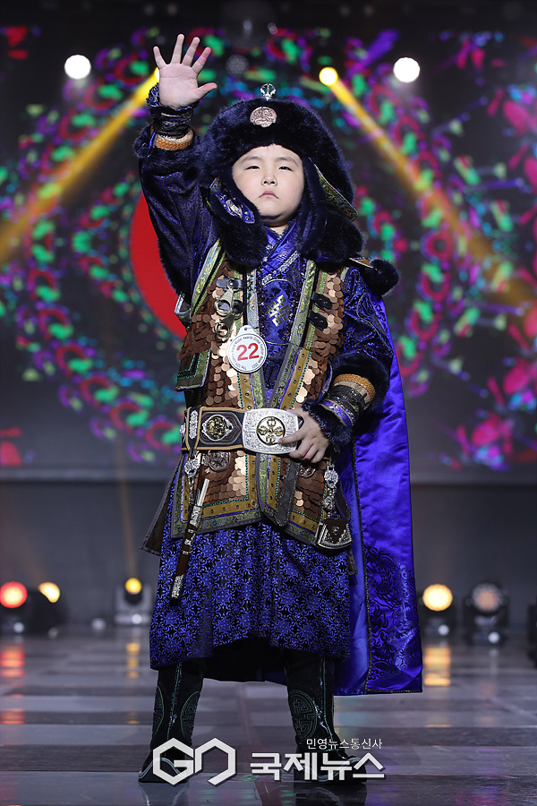 [GJ포토] 2023 LBMA STAR 전통의상 패션쇼 모델 Molor Erdene Barkhas(몽골)