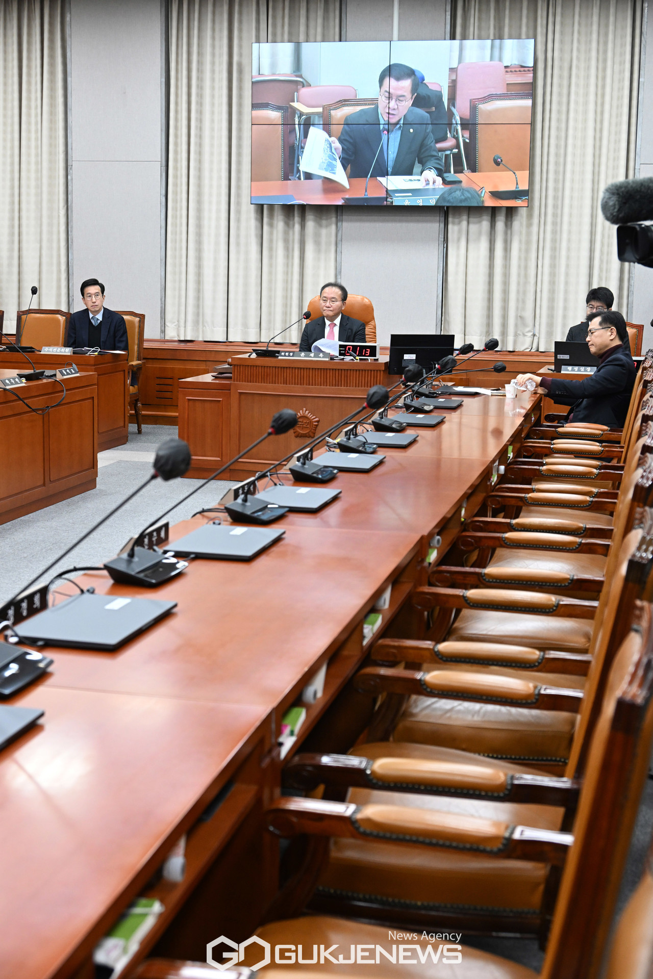 국회 운영위 국힘 의원들 빈자리