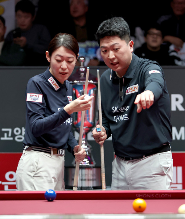 PBA팀리그 파이널, 양보없는 팽팽한 힘대결···하나카드-SK렌터카 '2승2패'