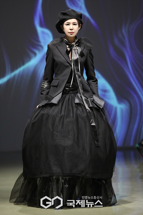 [GJ포토] 중한복식문화교류 유지영 오트쿠튀르 상하이 패션쇼 모델 배경숙