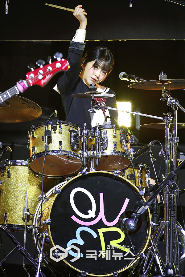 [GJ포토] QWER 쵸단, '완벽한 마무리'