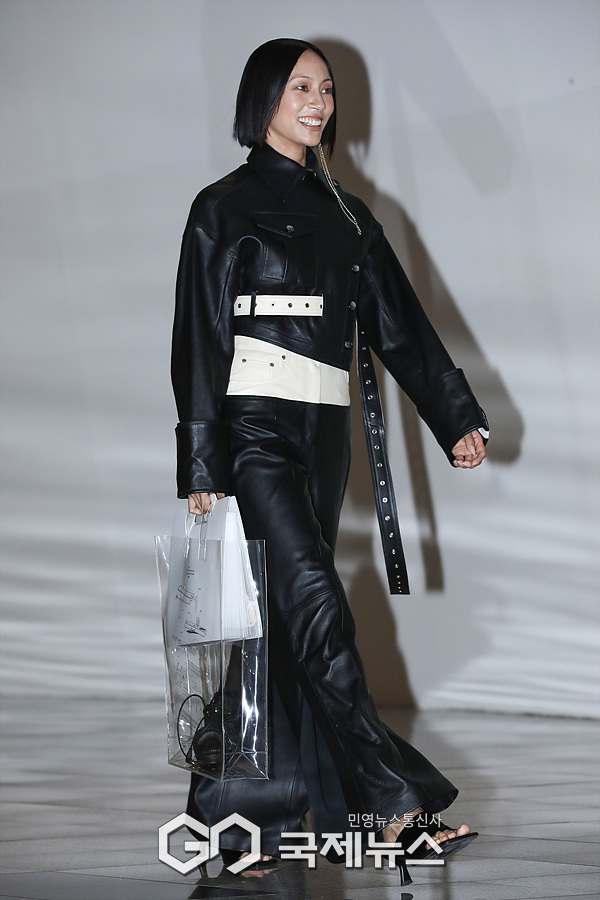 [GJ포토] 모델 안나킴, '기분 좋은 발걸음'(Rokh H&M)