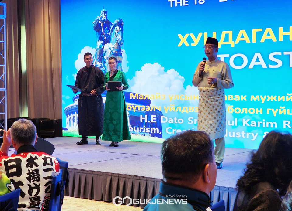 [EATOF] 이토프의 밤 건배사하는 압둘 카림 사라왁 장관