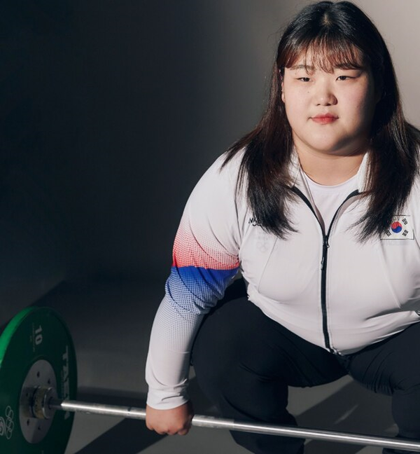 "엄마 생각하며 들어 올린 299kg" 박혜정, 어머니 잃은 슬픔 속 은메달 쾌거