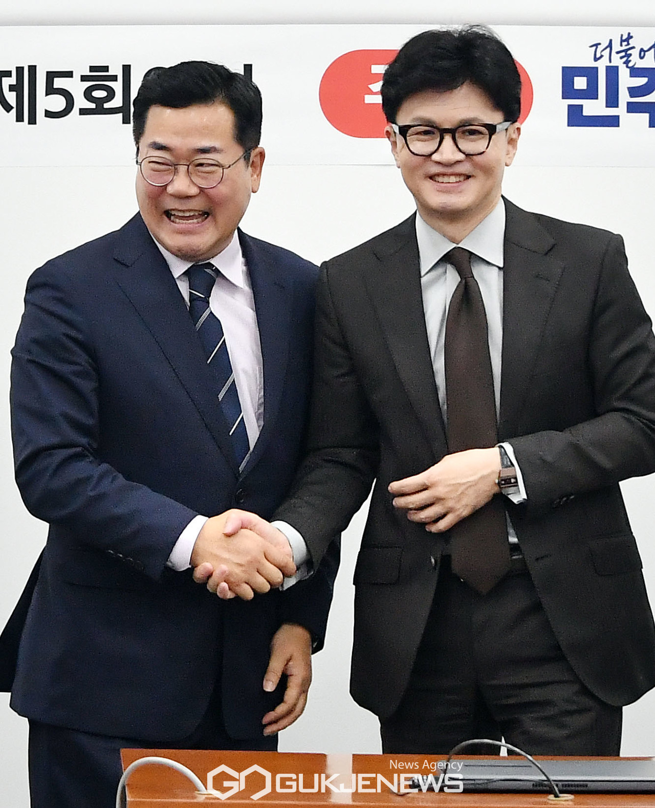 악수하는 한동훈-박찬대