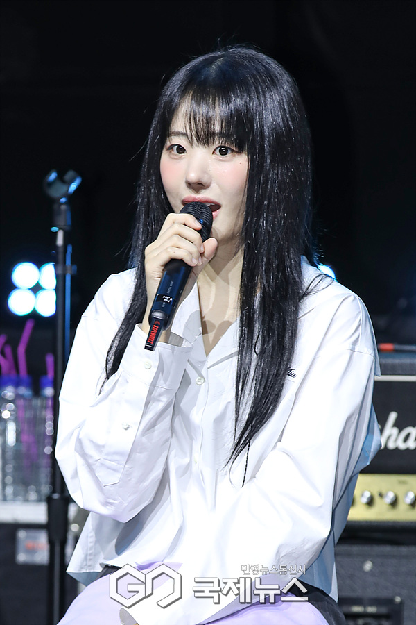 [GJ포토] 인사말 하는 QWER(큐더블유이알) 히나