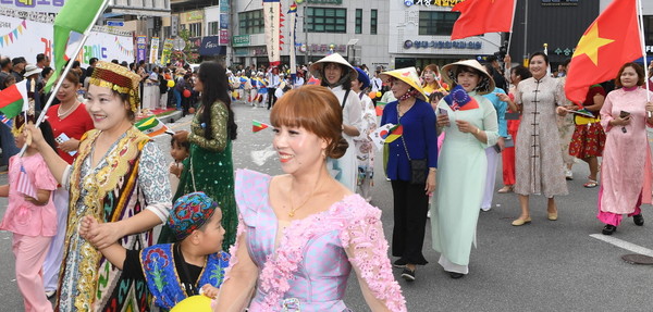 거창한마당대축제의 서막 거리 퍼레이드
