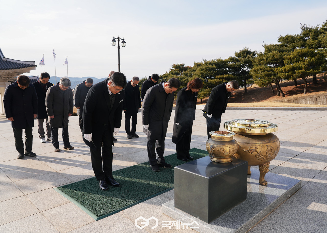 영천시, 영천호국원 참배…대구 군부대 영천 유치 기원
