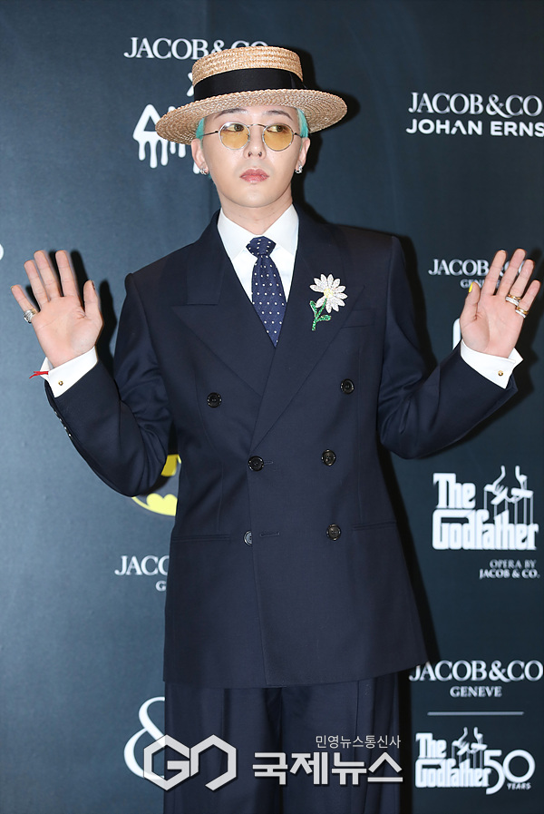 [GJ포토] 지드래곤(GD), '평범하지 않은 양손 인사'(제이콥앤코 JACOB&CO)