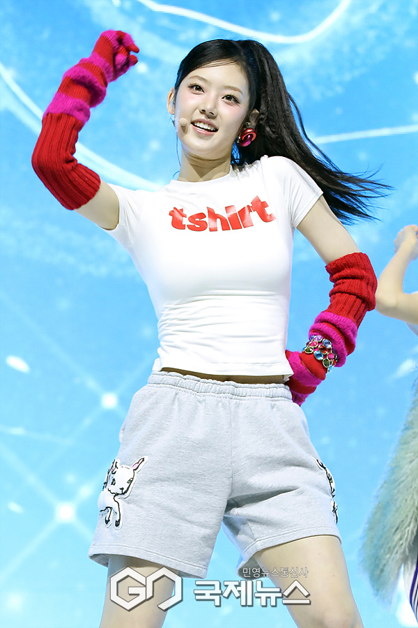 [GJ포토] 키키(KiiiKiii) 이솔, '신나는 데뷔 무대'