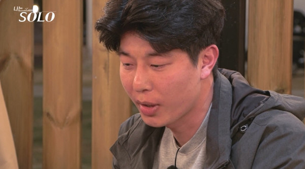 '나는솔로' 3MC도 분노한 27기 영수 '노매너 논란"..."얼굴 좀 펴"