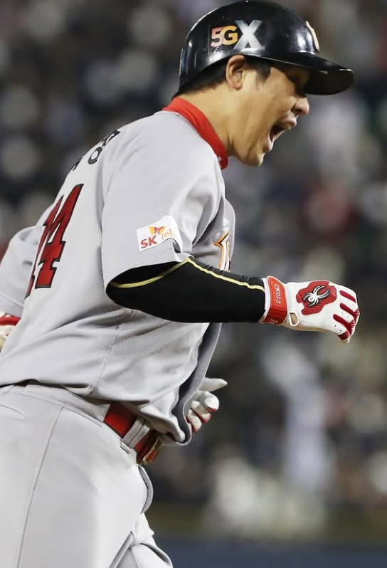 [속보] SSG 최정, 500홈런 이어 KBO 최초 1500득점 달성