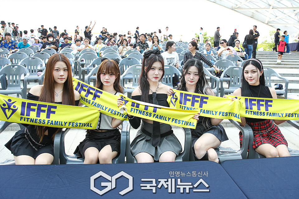 [GJ포토] 2025 IFFF 타올 이벤트에 참여한 걸그룹 위치스(WITCHX)