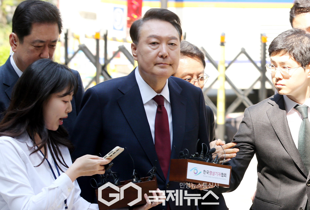 "윤석열 전 대통령-김건희 여사, 오늘 나란히 법정 출석"