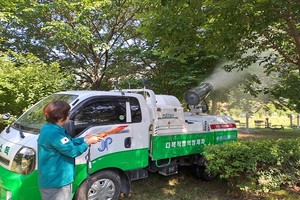 증평군보건소, 감염병 예방 모기 유충 방역 나서