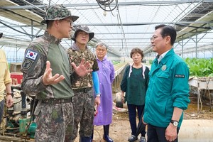 김석필 천안시장 권한대행, '집중호우 피해 복구 작업중인 제99여단 국군 장병들 격려'
